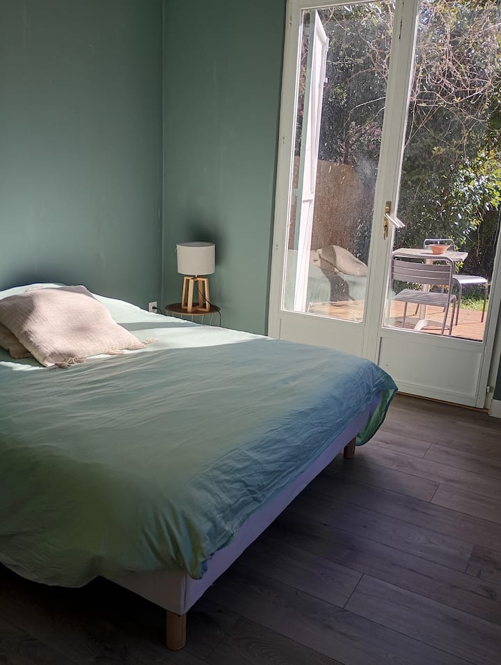 Logement 3 Personnes Dans Une Maison Avec Jardin - Romainville