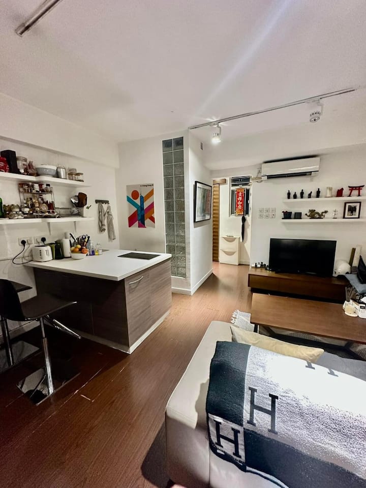 Cozy 1 Bedroom Apartment With Rooftop, Sheung Wan - Hongkong