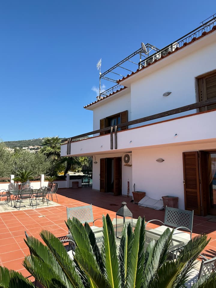 Villa Lian 5br/4ba W/pool And Amazing Sunset View - Capri