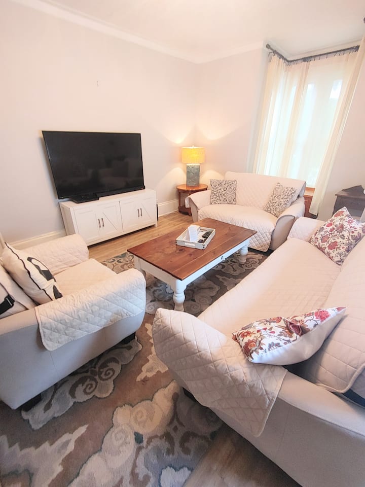 Cozey Charming Home - 세인트존