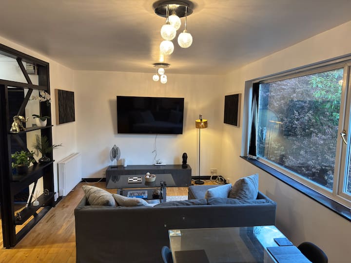 Luxury 2 Bed | Free Parking | Near Train & City - Birmingham