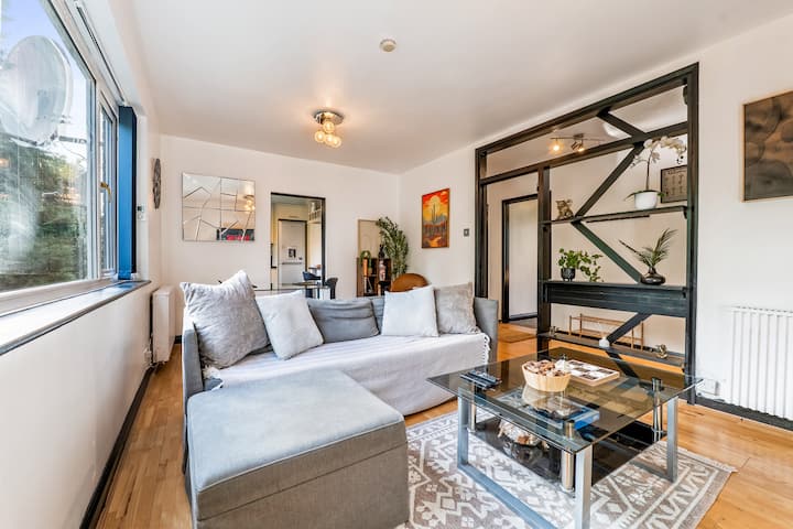 Modern 2 Bed | Free Parking | Near Train & City - Birmingham