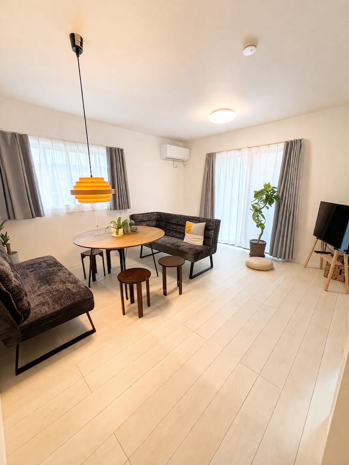 最大12名|新築一棟貸切|無料駐車場2台|トイレ2つ・洗面2つ|松山 - Matsuyama