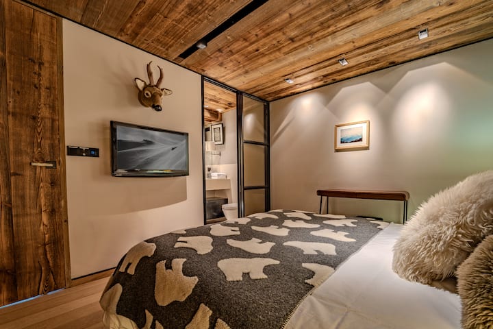 Central Megève Gem | 3br, Views, Dining, Sleeps 8 - Megève