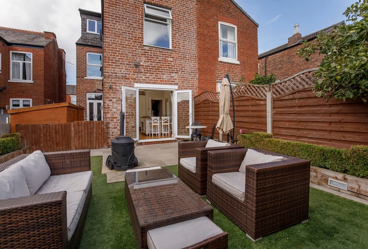 5 Bed Home In Heart Of Monton - Off Street Parking - Bolton