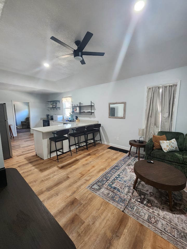 Clean And Calm - Serenity On Grand - レブンワース, KS