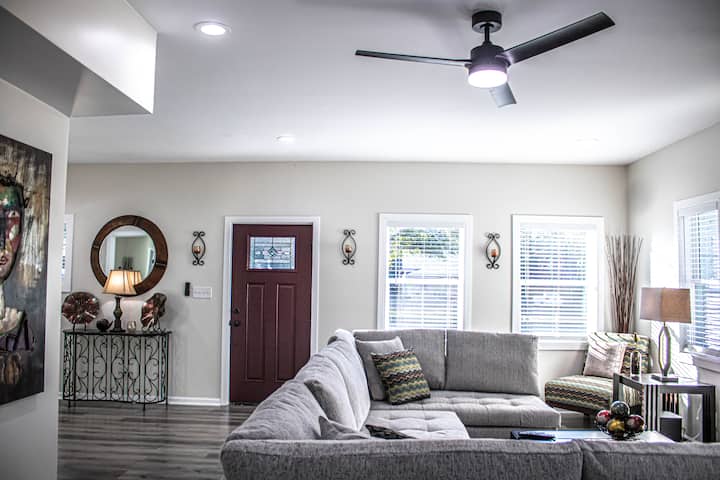 Spacious 5br Home | Sleeps 12 | Pet Friendly - Macon, GA