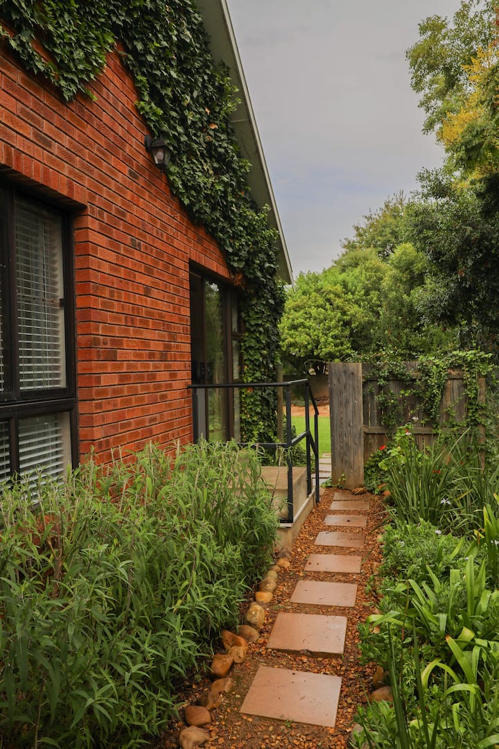 Two Bedroom Retreat In Paradyskloof, Stellenbosch - Stellenbosch