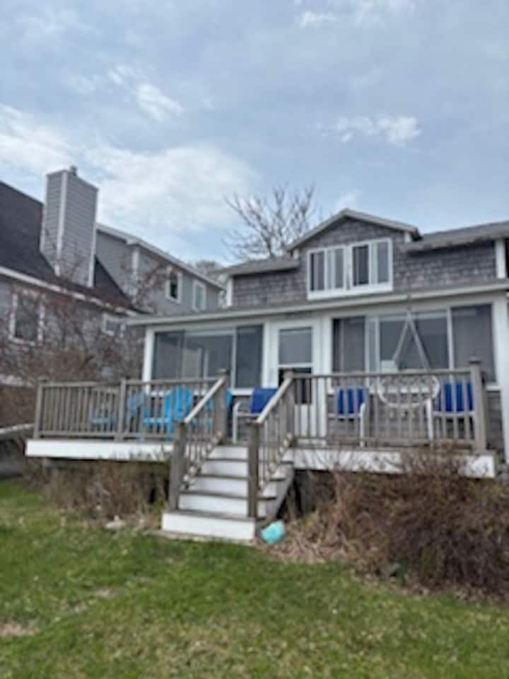 Mattersville
Island Cottage - Rhode Island