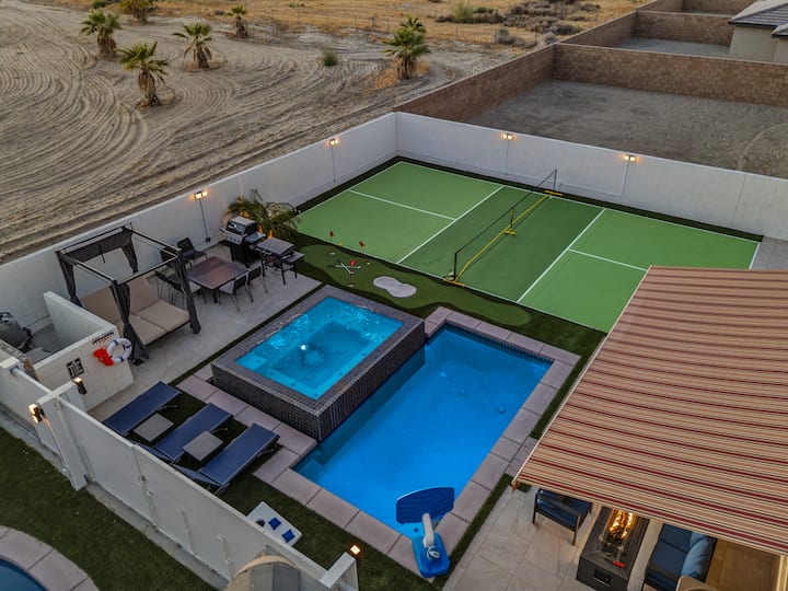 9 Bedroom/sleeps 24/pickleball/gameroom - Indio, CA