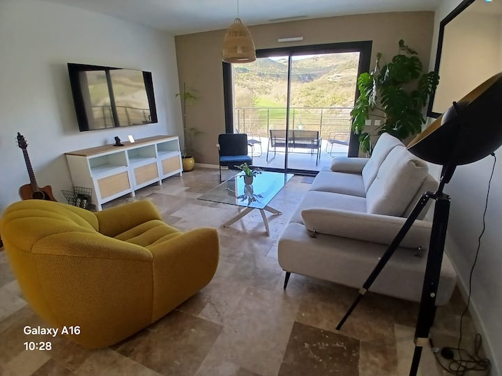 Maison Paisible Avec Vue Sur La Montagne. - Aveyron