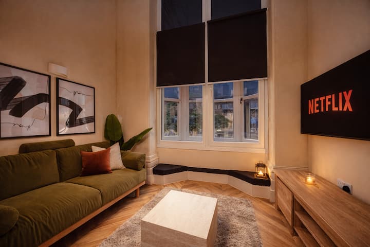 Luxury Mezzanine Apt | Headrow Leeds City Centre - Leeds