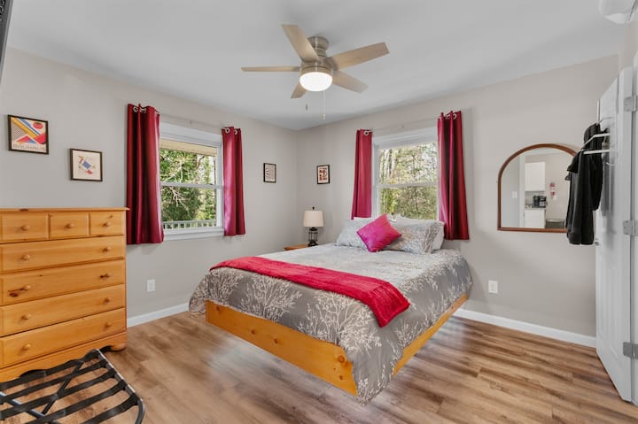 Charming New 3br Retreat | Between Two Ponds - Fort Lee, VA