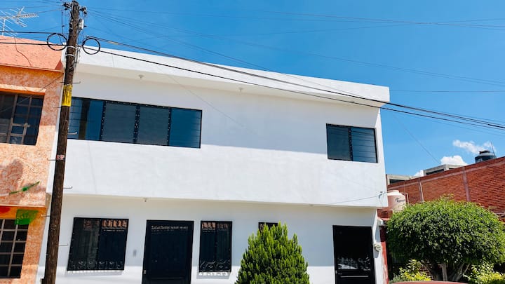 Casa 6 Habitaciones C/baño Privado, Ideal P/grupos - San Luis Potosí