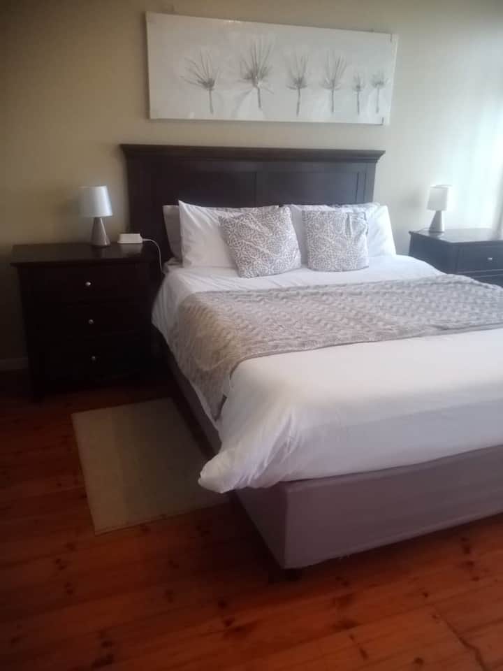 Relax In Style With Carol Skots Airbnb - Durban