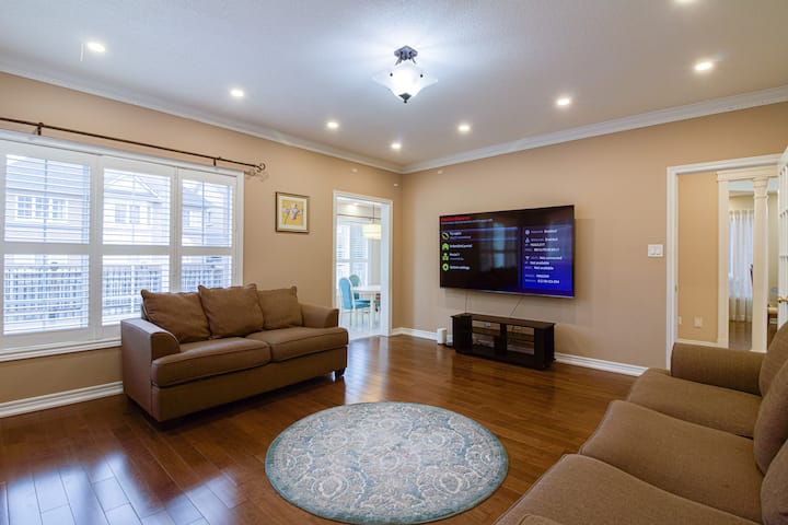 Beautiful House In Ajax - Ajax