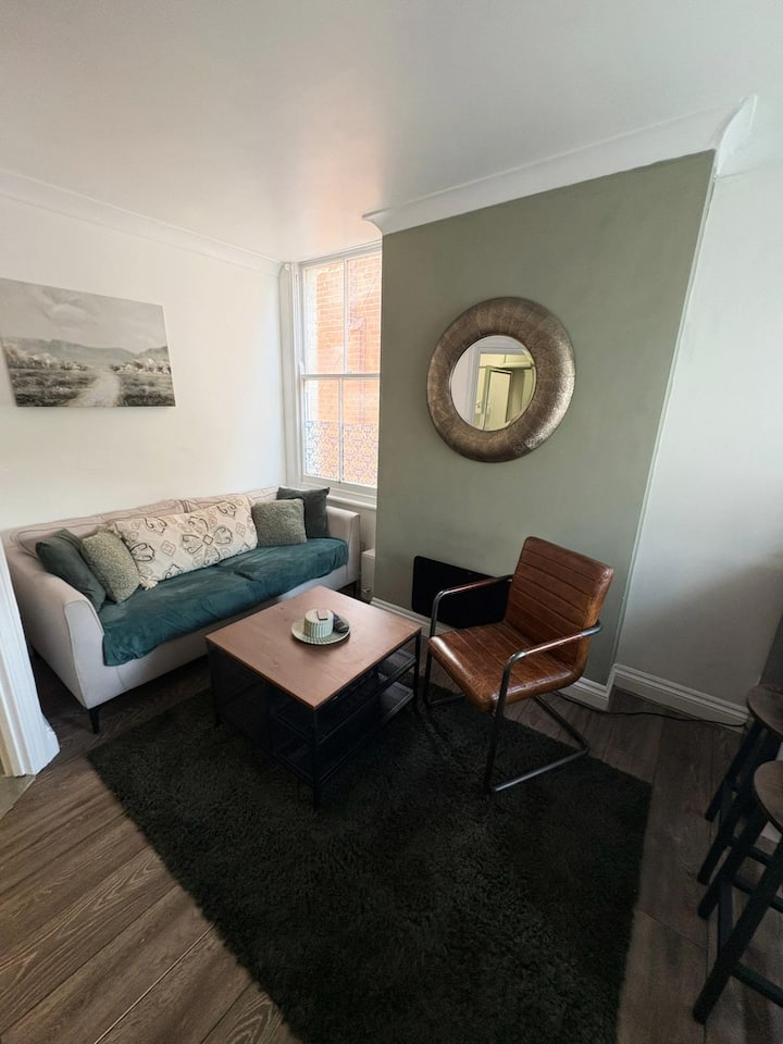 F5 8 Spencer: 1 Bed Flat, Walk To Shops/trains - Coventry