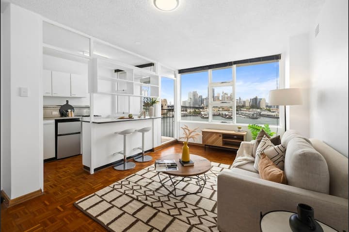 Skyloft Sydney Harbour Room W Parking - North Sydney