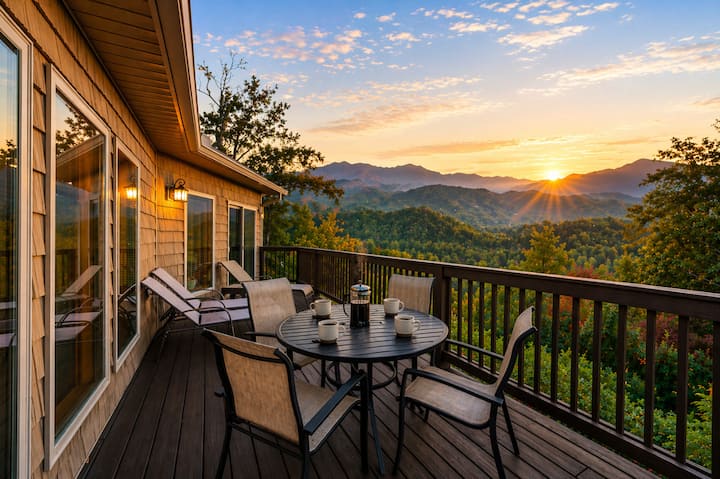 New! Mtn Views! Hot Tub + Theater*5 Mins To Gburg - Gatlinburg, TN
