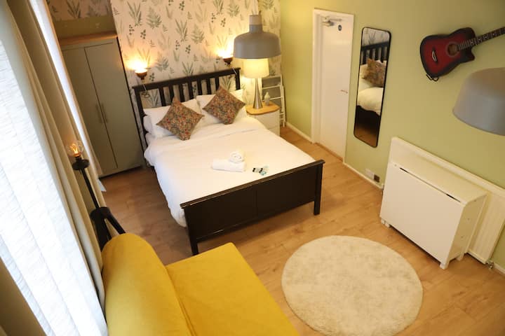 Your Elegant Fitzrovia Spot - Waterloo Station - London