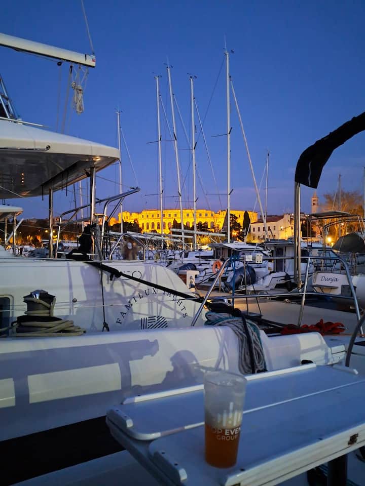 Unique Boat Stay Pula – Near Arena Concerts - Pula