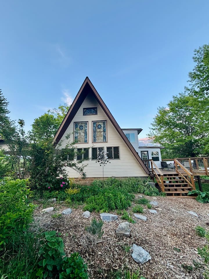 A-frame Farm Stay - Virginia