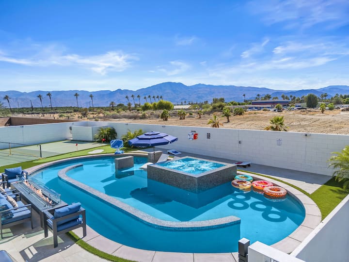 9 Bedroom/lazy River/sleeps 24/p'ball/theater - Coachella, CA
