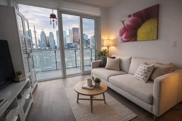 Stylish Condo Cn Tower View Near St. Lawrence - Toronto, ON