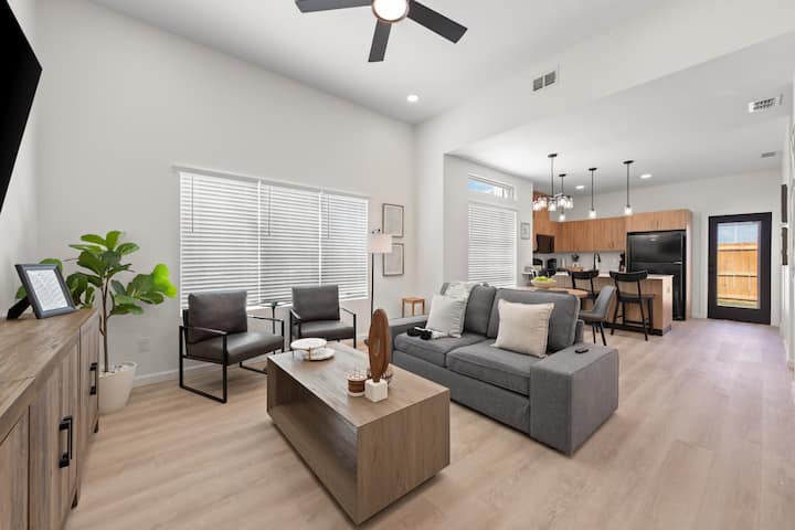 2br Modern Home | Brownsville | Prime Location - Brownsville, TX