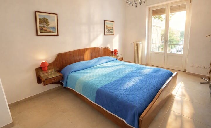 Large Home Isola Near Arrivals Trains Bus Airport - Milan
