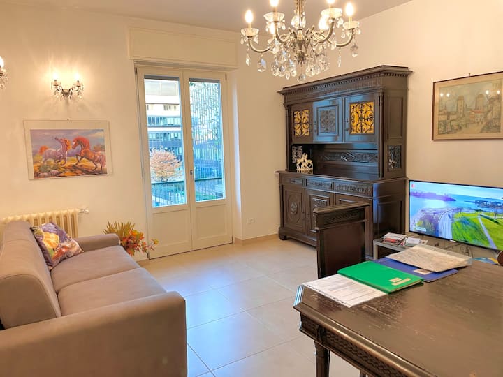 Large Home Isola Near Arrivals Trains Bus Airport - Milan