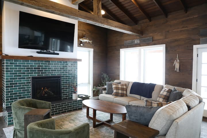Modern Rustic Lake House 5br/3ba On Water’s Edge - Dent, MN