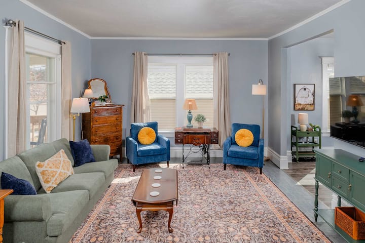 Relaxing 3 Bedroom Home Away Stay - Oshkosh, WI