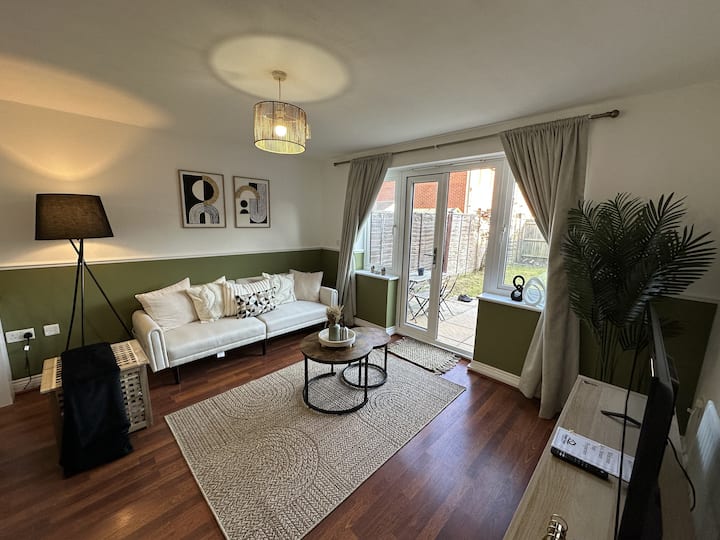 Cosy Contractor Base| Parking | Heathrow & Windsor - Maidenhead