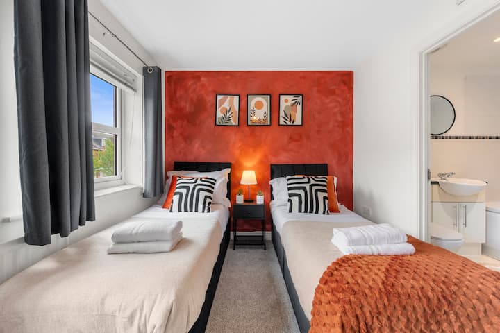 Cosy Contractor Base| Parking | Heathrow & Windsor - Maidenhead
