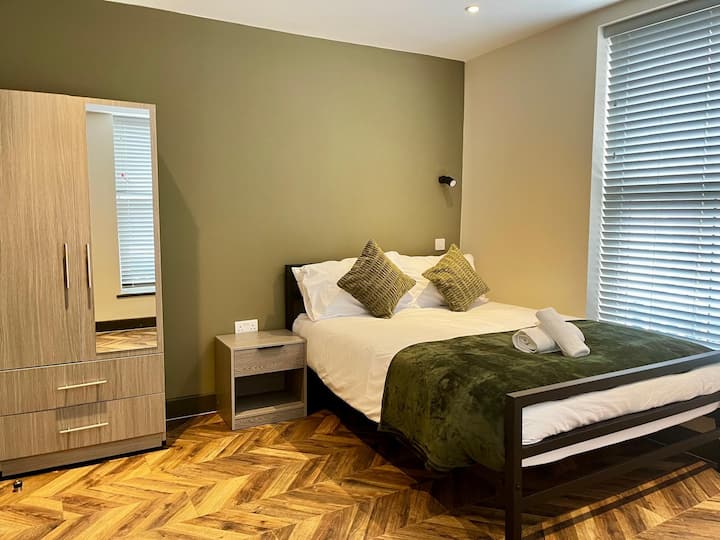 H- Whole House, Contractors, Group Booking, Weekly - Maidstone