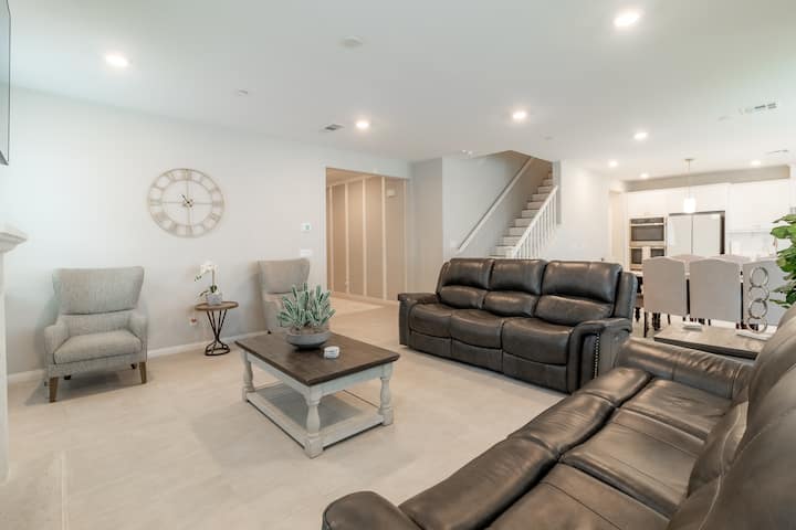 Designer Home Free Tesla Charging - Redlands