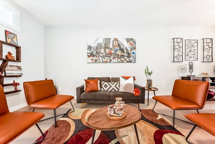 Exquisite 6br Home + Office | 5ba | Sleeps 12 - Calgary