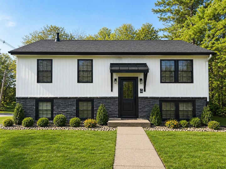 Fully Renovated 4br Home, 2 Baths, Deck, Parking - Saratoga Springs, NY