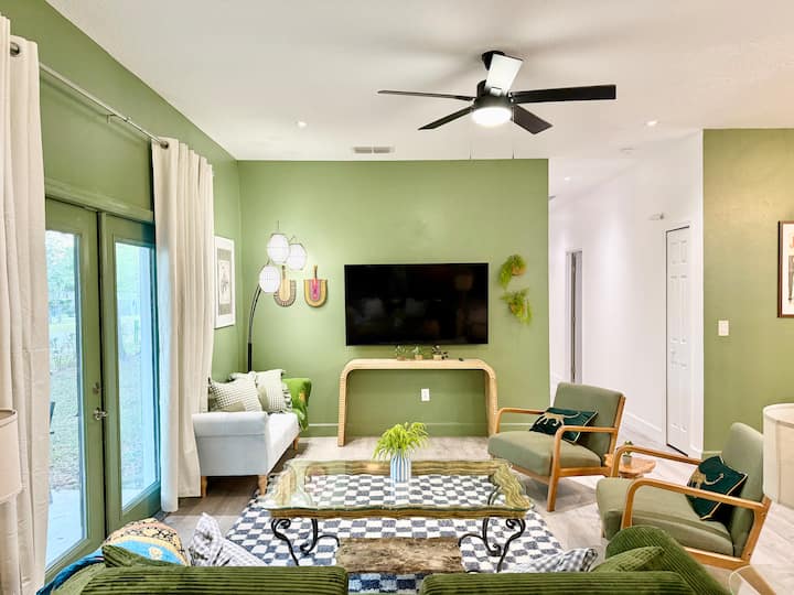 Retreat Near Downtown Sanford | Ping Pong + Patio - Sanford, FL