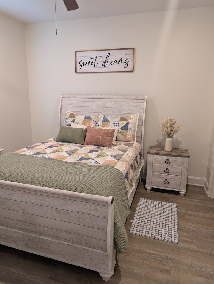 West Mobile Farmhouse Fun - Big Creek Lake, AL