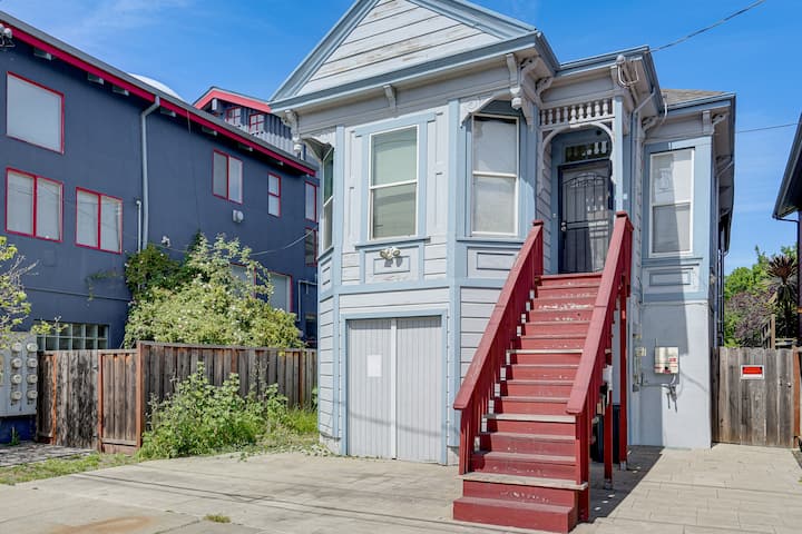 Spacious & Central! Pet-friendly Emeryville Home - Oakland, CA