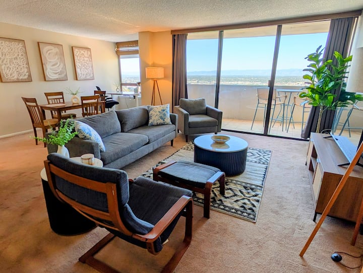 Downtown Condo With Pool & Mountain View Balcony - Denver
