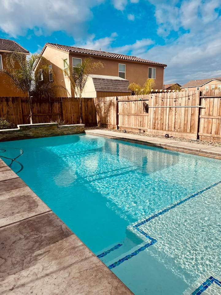 Fenced Pool/lots Of Rooms And Beds For Large Group - Fresno, CA