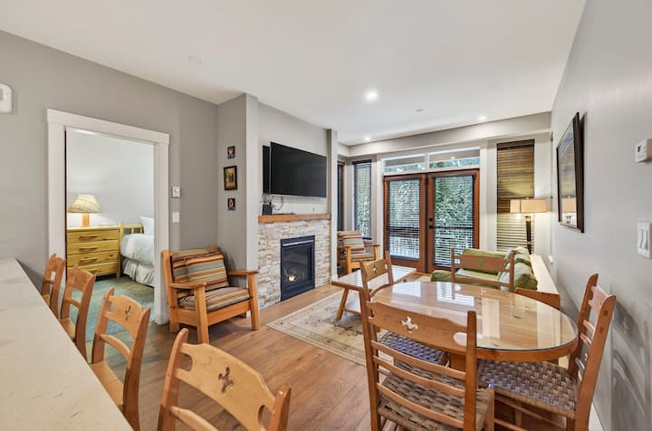Cozy Ski-in -Out, 2 Bedroom One Level Condo, - Sun Peaks