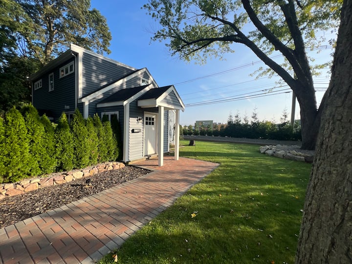 House On Route 1 Five Miles From Gillette Stadium - Norwood, MA