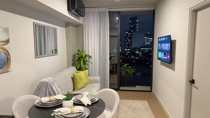 17th Floor Skyline Stay | Pool & Rooftop - San José