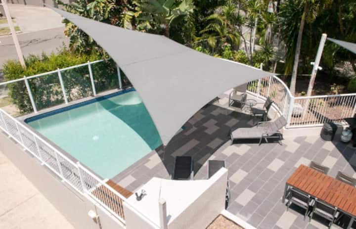 Self-contained Unit Close To Beach And Tram - Surfers Paradise
