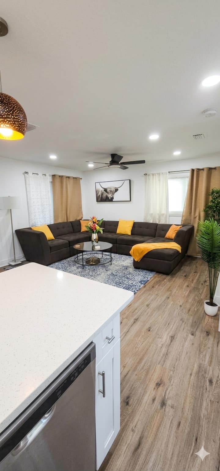 Your Modern Retreat In The Heart Of The Fun! - Tampa, FL