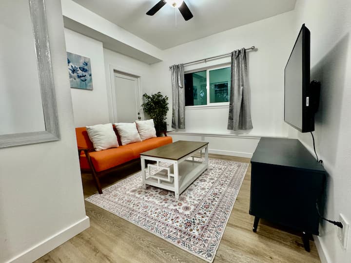Private 1br Suite W/ Full Kitchen & Laundry - Castro Valley, CA
